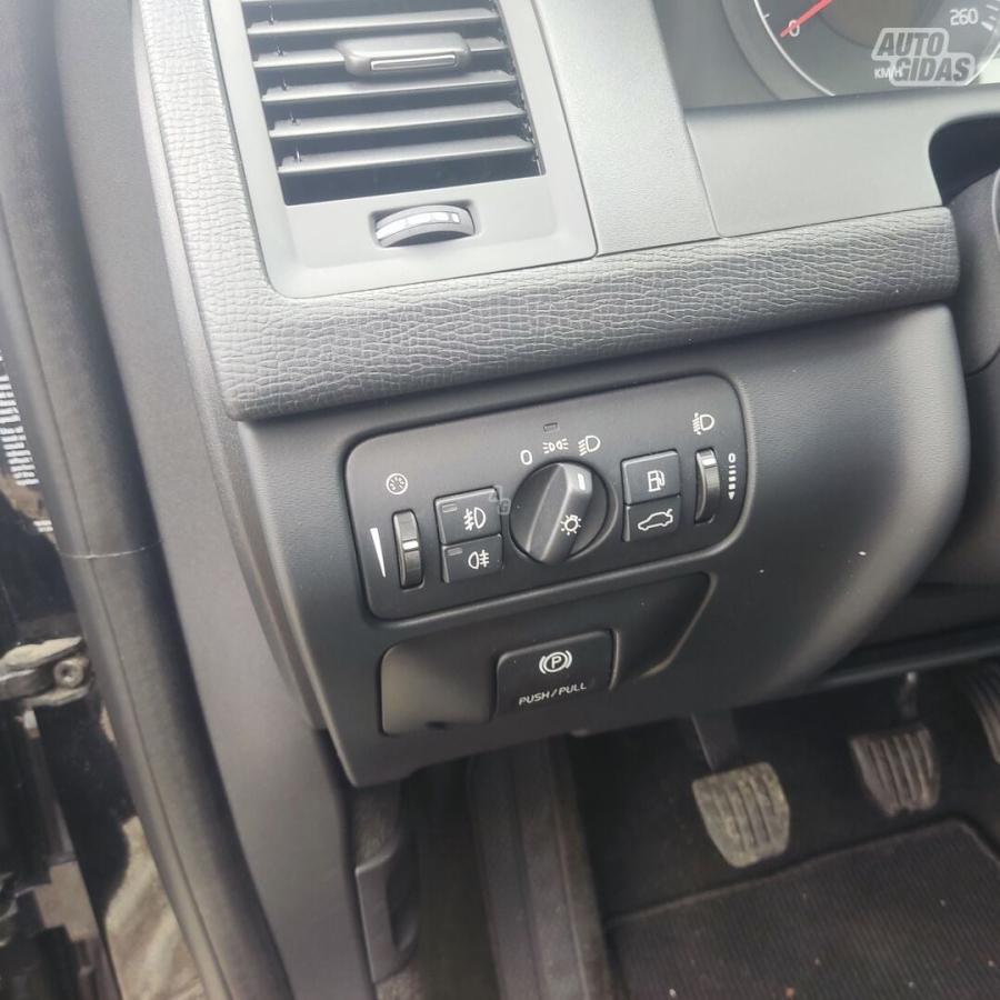 Melns Volvo XC60 2009 Viļņa, ar dzinēja tilpumu 2.40 L un nobraukumu 271 tūkst. km par 7900 €, foto 16 vietnē AUTOMOTO.COM.LV
