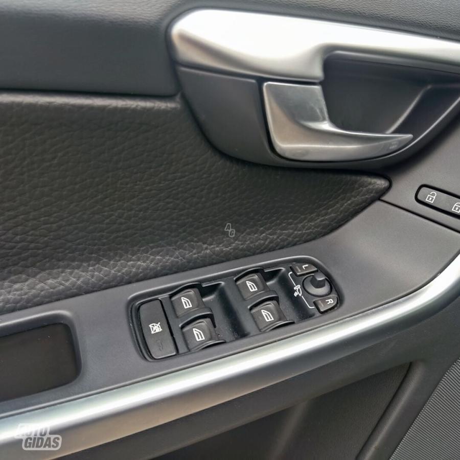 Melns Volvo XC60 2009 Viļņa, ar dzinēja tilpumu 2.40 L un nobraukumu 271 tūkst. km par 7900 €, foto 17 vietnē AUTOMOTO.COM.LV