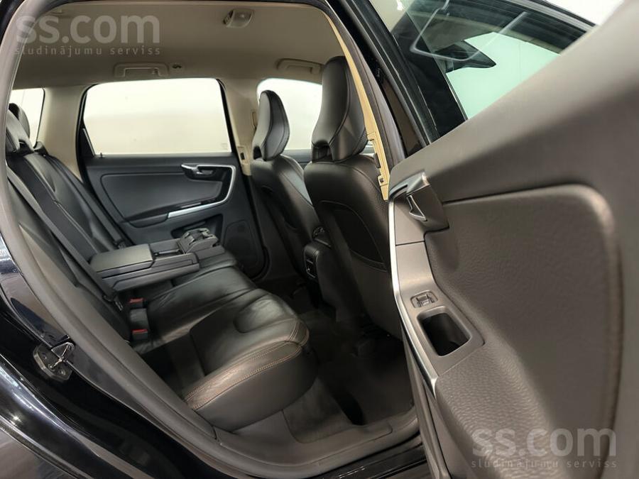 Melns Volvo XC60 2009 Jūrmala, ar dzinēja tilpumu 2.40 L un nobraukumu 234 tūkst. km par 9750 €, foto 24 vietnē AUTOMOTO.COM.LV