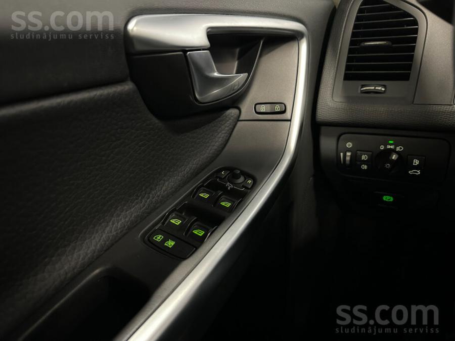 Melns Volvo XC60 2009 Jūrmala, ar dzinēja tilpumu 2.40 L un nobraukumu 234 tūkst. km par 9750 €, foto 31 vietnē AUTOMOTO.COM.LV
