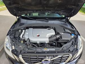 Melns Volvo XC60 2009 Kauņa, ar dzinēja tilpumu 2.40 L un nobraukumu 282 tūkst. km par 6350 €, foto 16 vietnē AUTOMOTO.COM.LV