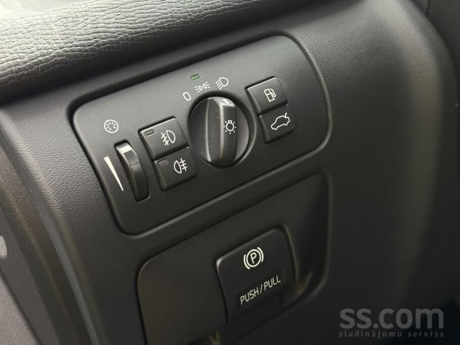 Melns Volvo XC60 2009 Rīga, ar dzinēja tilpumu 2.40 L un nobraukumu 312 tūkst. km par 8950 €, foto 14 vietnē AUTOMOTO.COM.LV