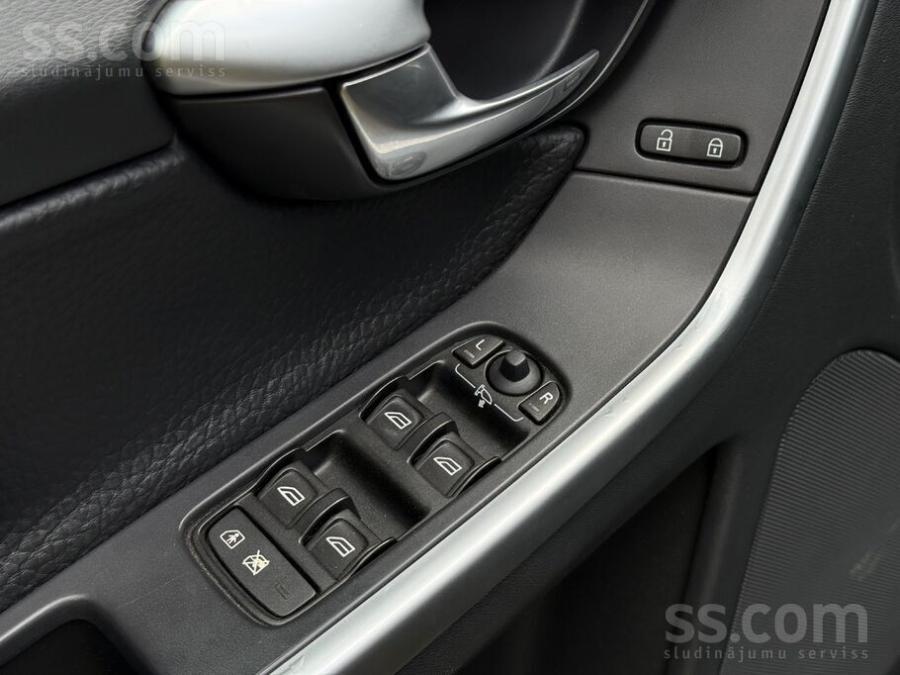 Melns Volvo XC60 2009 Rīga, ar dzinēja tilpumu 2.40 L un nobraukumu 312 tūkst. km par 8950 €, foto 15 vietnē AUTOMOTO.COM.LV