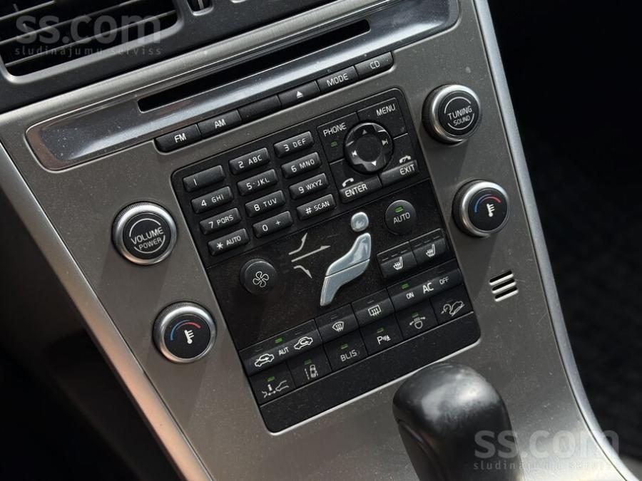 Melns Volvo XC60 2009 Rīga, ar dzinēja tilpumu 2.40 L un nobraukumu 312 tūkst. km par 8950 €, foto 18 vietnē AUTOMOTO.COM.LV