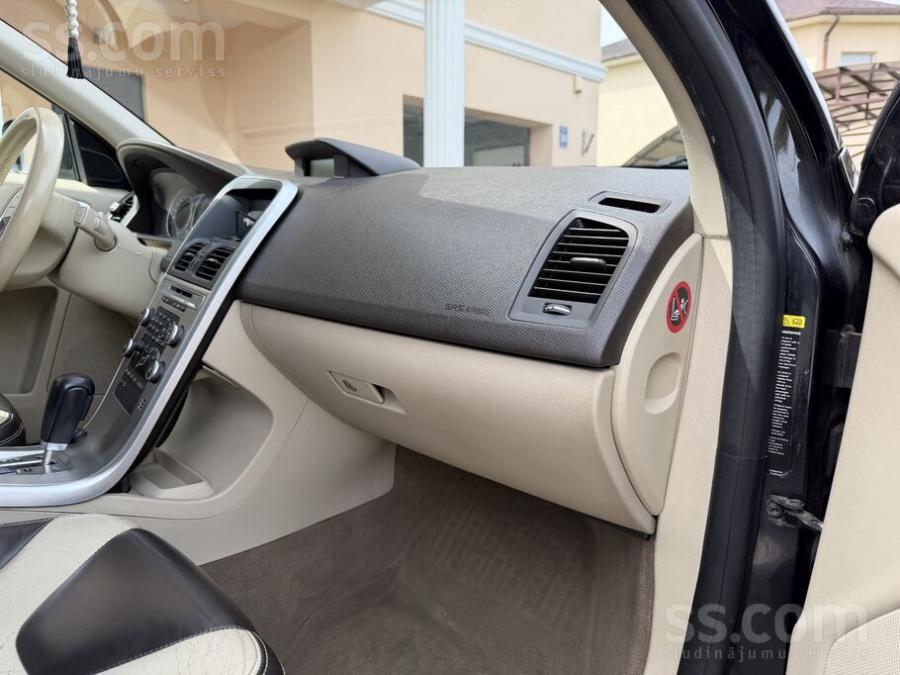 Melns Volvo XC60 2009 Rīga, ar dzinēja tilpumu 2.40 L un nobraukumu 265 tūkst. km par 6999 €, foto 6 vietnē AUTOMOTO.COM.LV