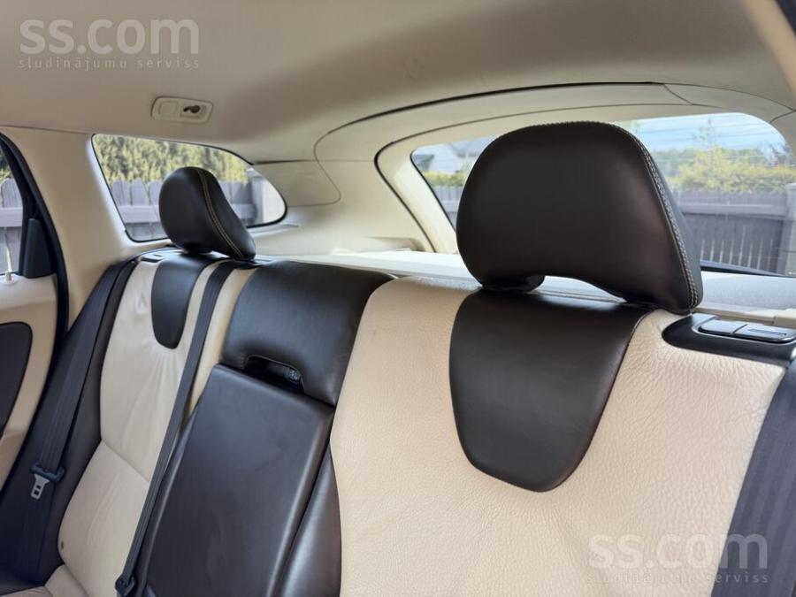 Melns Volvo XC60 2009 Rīga, ar dzinēja tilpumu 2.40 L un nobraukumu 265 tūkst. km par 6999 €, foto 9 vietnē AUTOMOTO.COM.LV