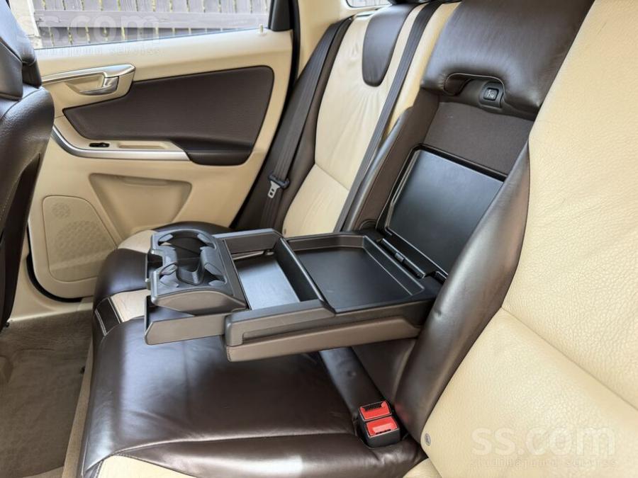 Melns Volvo XC60 2009 Rīga, ar dzinēja tilpumu 2.40 L un nobraukumu 265 tūkst. km par 6999 €, foto 10 vietnē AUTOMOTO.COM.LV