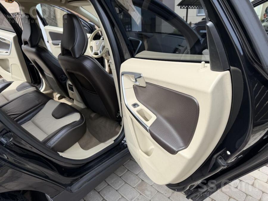 Melns Volvo XC60 2009 Rīga, ar dzinēja tilpumu 2.40 L un nobraukumu 265 tūkst. km par 6999 €, foto 15 vietnē AUTOMOTO.COM.LV