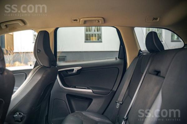 Black Volvo XC60 2009 in Riga, with an engine capacity of 2.40 L and mileage of 0 thousand km for 3590 €, photo 9 on AUTOMOTO.COM.LV