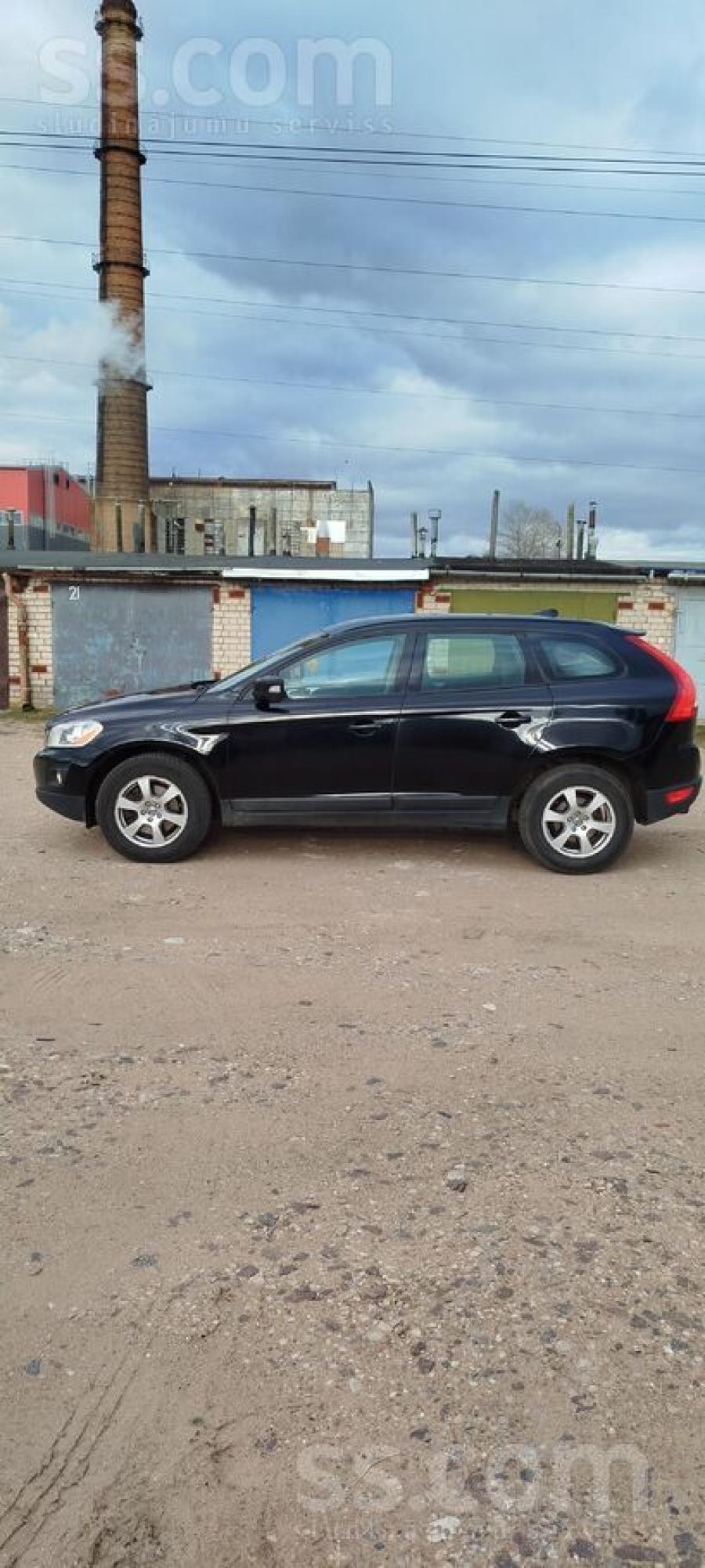 Melns Volvo XC60 2009 Daugavpils, ar dzinēja tilpumu 2.40 L un nobraukumu 252 tūkst. km par 7450 €, foto 3 vietnē AUTOMOTO.COM.LV