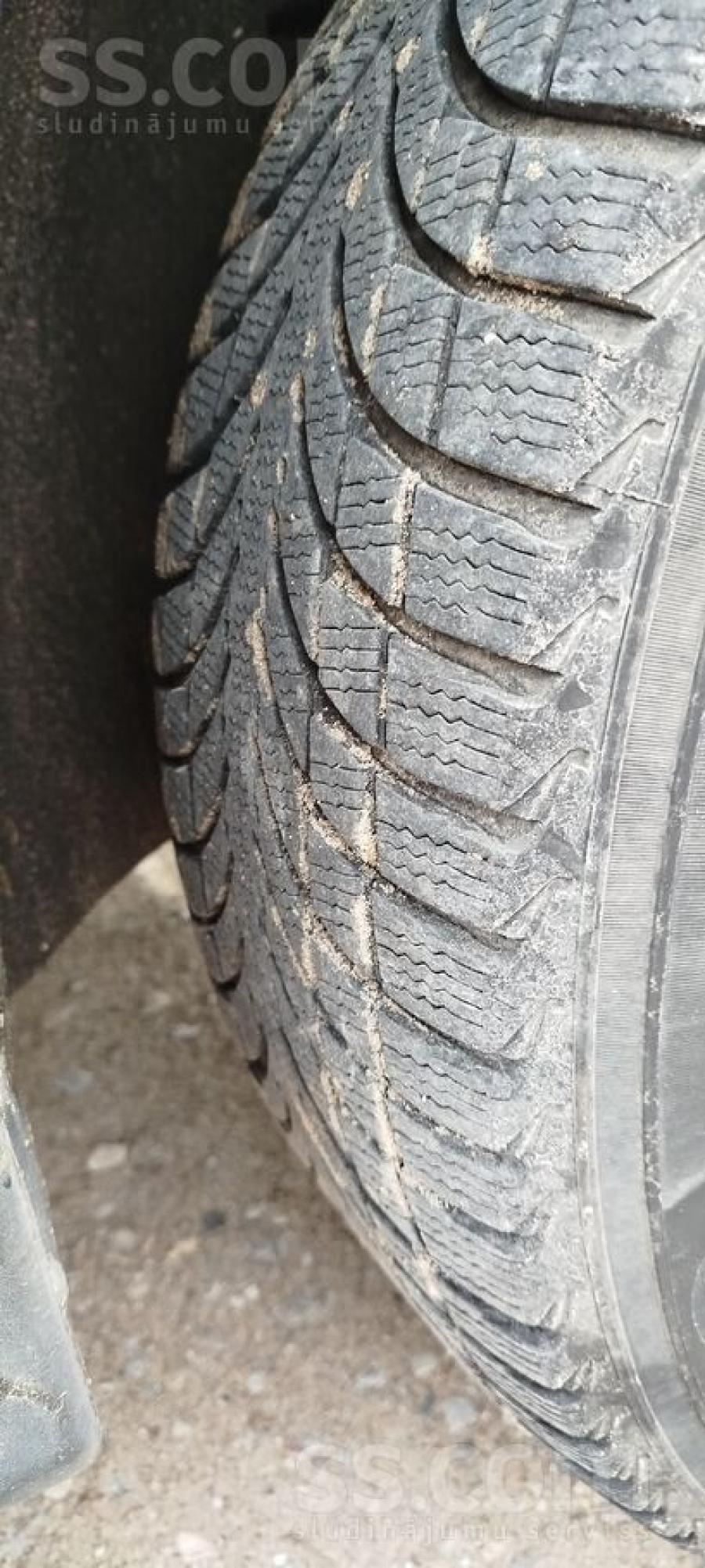 Melns Volvo XC60 2009 Daugavpils, ar dzinēja tilpumu 2.40 L un nobraukumu 252 tūkst. km par 7450 €, foto 9 vietnē AUTOMOTO.COM.LV
