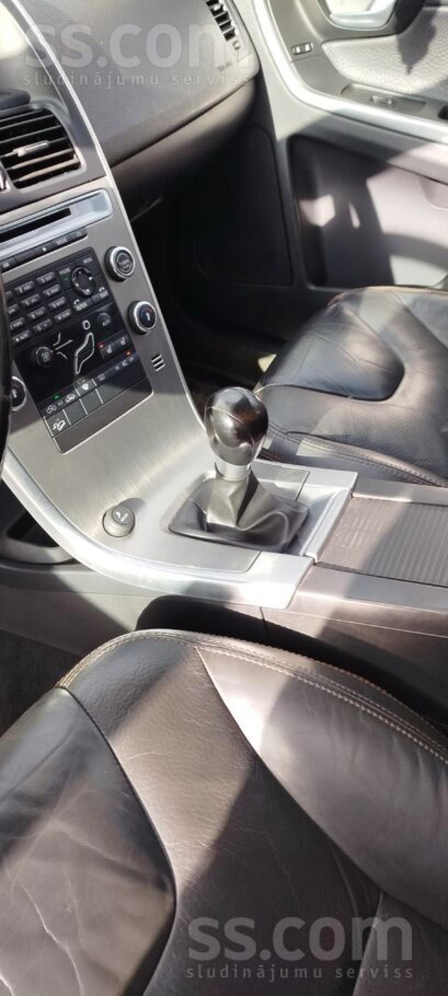 Melns Volvo XC60 2009 Daugavpils, ar dzinēja tilpumu 2.40 L un nobraukumu 252 tūkst. km par 7450 €, foto 14 vietnē AUTOMOTO.COM.LV