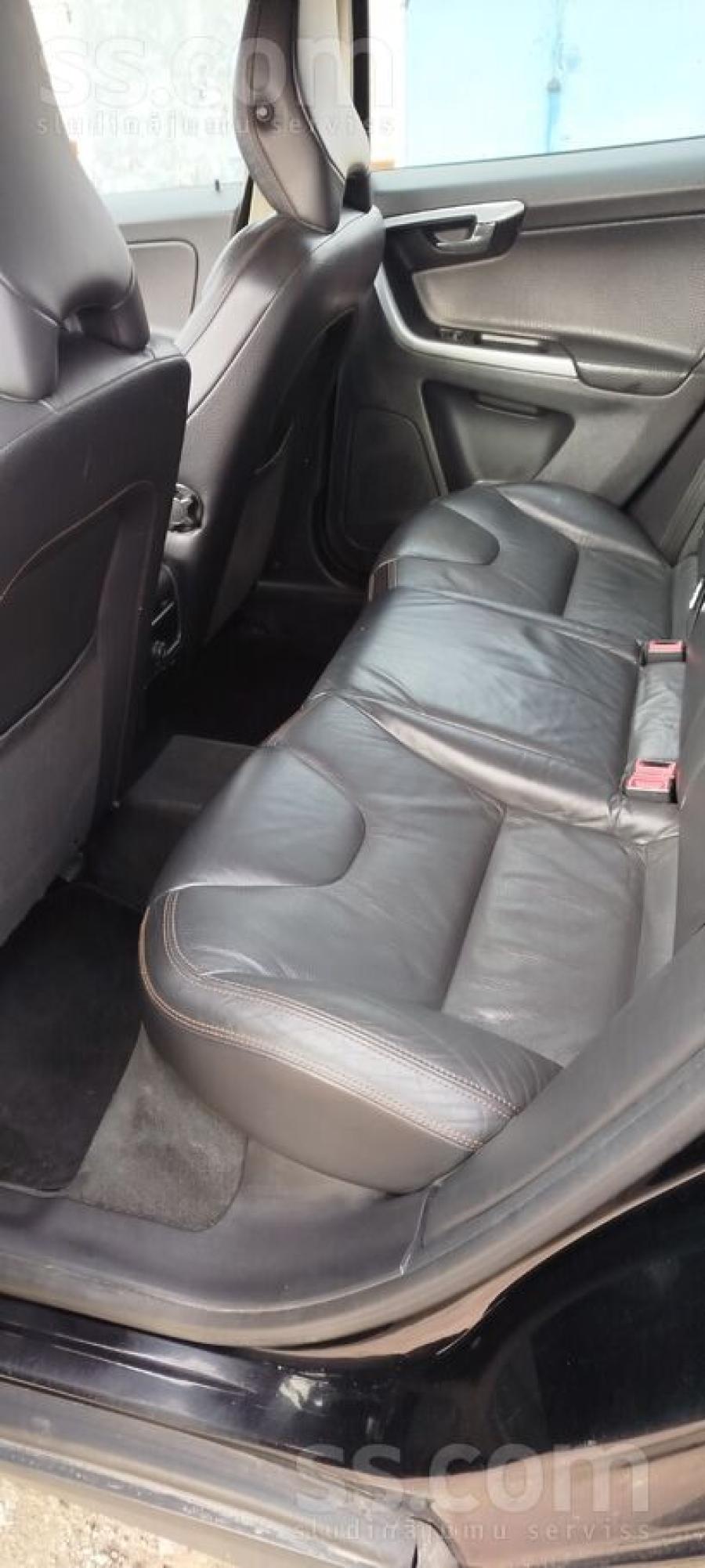 Melns Volvo XC60 2009 Daugavpils, ar dzinēja tilpumu 2.40 L un nobraukumu 252 tūkst. km par 7450 €, foto 19 vietnē AUTOMOTO.COM.LV
