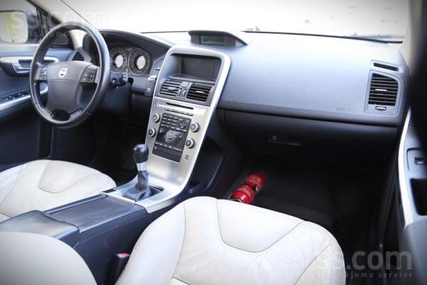 Melns Volvo XC60 2009 Rīga, ar dzinēja tilpumu 2.40 L un nobraukumu 435 tūkst. km par 5995 €, foto 9 vietnē AUTOMOTO.COM.LV