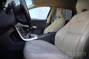 Melns Volvo XC60 2009 Rīga, ar dzinēja tilpumu 2.40 L un nobraukumu 435 tūkst. km par 5995 €, foto 12 vietnē AUTOMOTO.COM.LV
