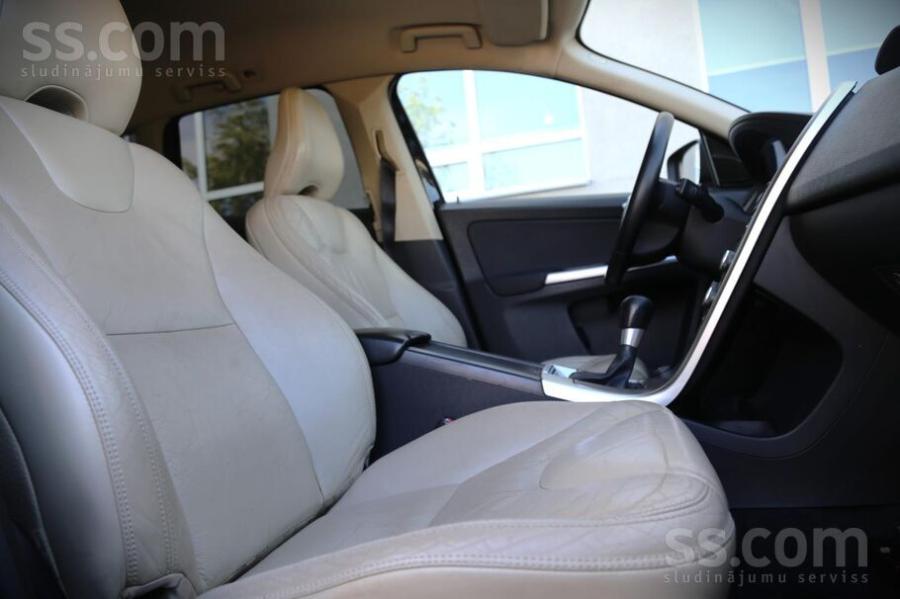 Melns Volvo XC60 2009 Rīga, ar dzinēja tilpumu 2.40 L un nobraukumu 435 tūkst. km par 5995 €, foto 13 vietnē AUTOMOTO.COM.LV