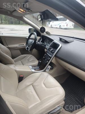 Melns Volvo XC60 2009 Rīga, ar dzinēja tilpumu 2.40 L un nobraukumu 321 tūkst. km par 6300 €, foto 8 vietnē AUTOMOTO.COM.LV