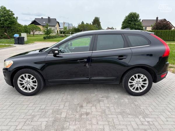 Melns Volvo XC60 2009 Viļņa, ar dzinēja tilpumu 2.00 L un nobraukumu 365 tūkst. km par 5999 €, foto 2 vietnē AUTOMOTO.COM.LV