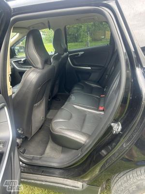 Black Volvo XC60 2009 in Marijampole, with an engine capacity of 2.40 L and mileage of 250 thousand km for 5500 €, photo 7 on AUTOMOTO.COM.LV