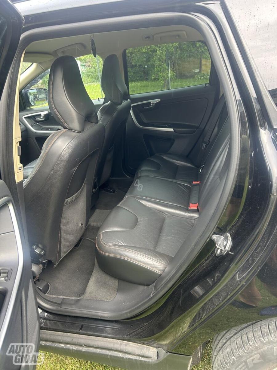 Black Volvo XC60 2009 in Marijampole, with an engine capacity of 2.40 L and mileage of 250 thousand km for 5500 €, photo 7 on AUTOMOTO.COM.LV
