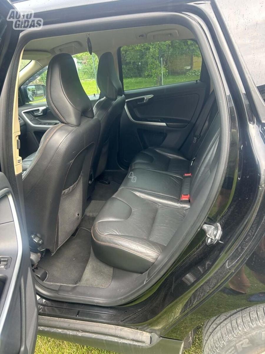 Black Volvo XC60 2009 in Marijampole, with an engine capacity of 2.40 L and mileage of 250 thousand km for 5500 €, photo 13 on AUTOMOTO.COM.LV