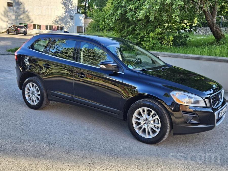Black Volvo XC60 2009 in Jekabpils, with an engine capacity of 2.40 L and mileage of 259 thousand km for 7990 €, photo 6 on AUTOMOTO.COM.LV