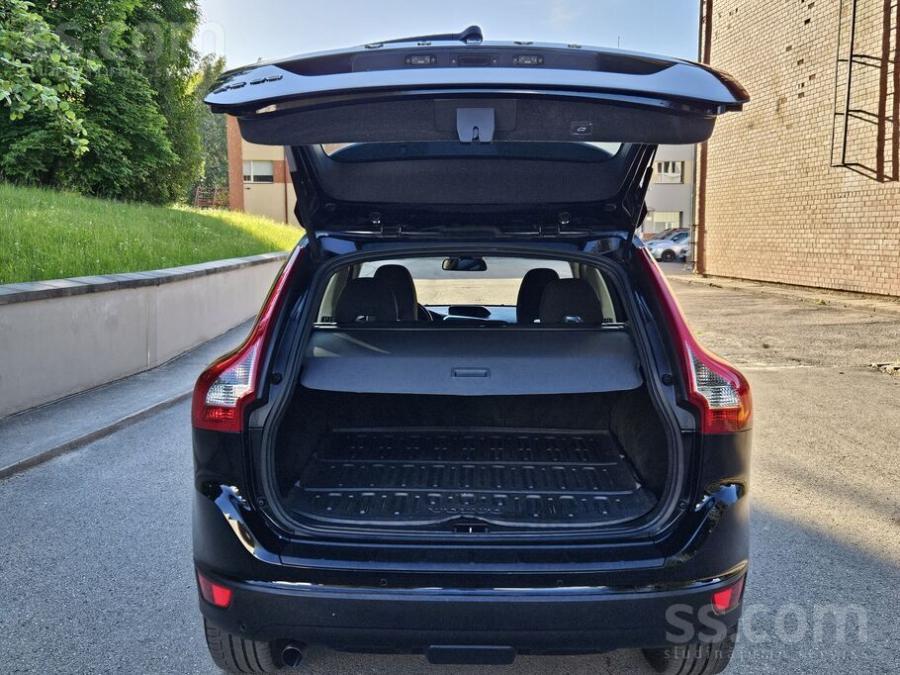 Black Volvo XC60 2009 in Jekabpils, with an engine capacity of 2.40 L and mileage of 259 thousand km for 7990 €, photo 17 on AUTOMOTO.COM.LV