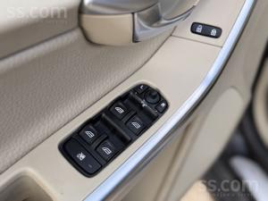 Black Volvo XC60 2009 in Riga, with an engine capacity of 2.40 L and mileage of 434 thousand km for 4250 €, photo 8 on AUTOMOTO.COM.LV