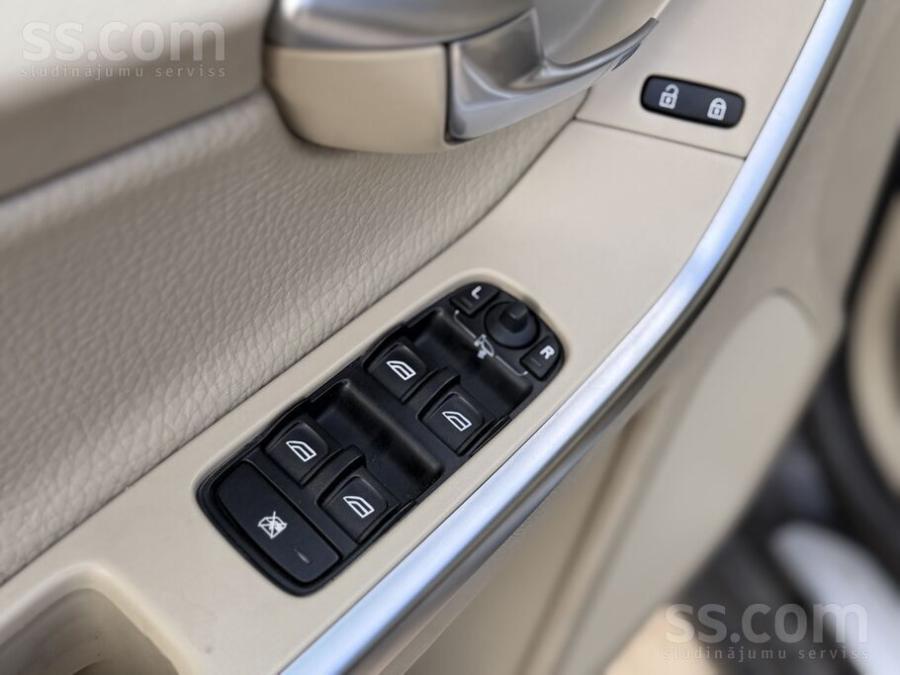 Black Volvo XC60 2009 in Riga, with an engine capacity of 2.40 L and mileage of 434 thousand km for 4250 €, photo 8 on AUTOMOTO.COM.LV