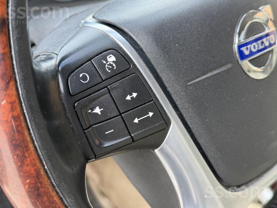 Black Volvo XC60 2009 in Riga, with an engine capacity of 2.40 L and mileage of 434 thousand km for 4250 €, photo 9 on AUTOMOTO.COM.LV