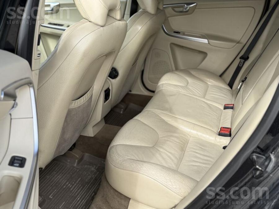 Black Volvo XC60 2009 in Riga, with an engine capacity of 2.40 L and mileage of 434 thousand km for 4250 €, photo 12 on AUTOMOTO.COM.LV