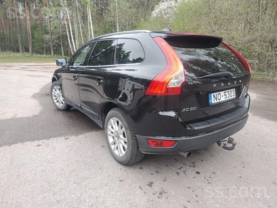 Черный Вольво ХС60 2009 в Рига, объемом двигателя 2.40 л и пробегом 321 тыс. км за 7300 €, фото 4 на AUTOMOTO.COM.LV