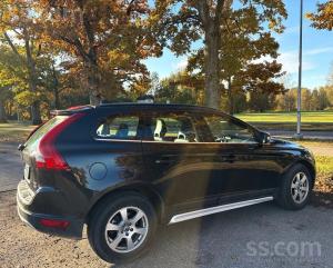 Melns Volvo XC60 2009 Rīga, ar dzinēja tilpumu 2.40 L un nobraukumu 322 tūkst. km par 5300 €, foto 3 vietnē AUTOMOTO.COM.LV