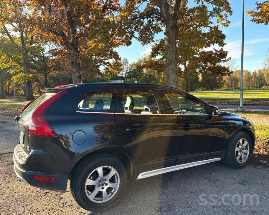 Melns Volvo XC60 2009 Rīga, ar dzinēja tilpumu 2.40 L un nobraukumu 322 tūkst. km par 5300 €, foto 3 vietnē AUTOMOTO.COM.LV