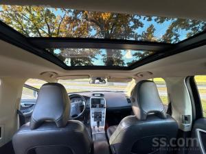 Melns Volvo XC60 2009 Rīga, ar dzinēja tilpumu 2.40 L un nobraukumu 322 tūkst. km par 5300 €, foto 5 vietnē AUTOMOTO.COM.LV