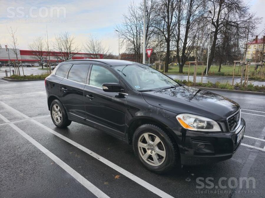 Melns Volvo XC60 2009 Valmiera, ar dzinēja tilpumu 2.40 L un nobraukumu 240 tūkst. km par 7000 €, foto 1 vietnē AUTOMOTO.COM.LV