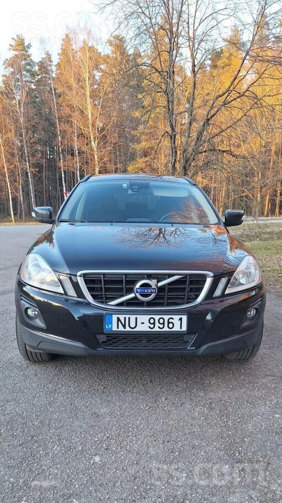 Black Volvo XC60 2009 in Riga, with an engine capacity of 2.40 L and mileage of 300 thousand km for 6500 €, photo 3 on AUTOMOTO.COM.LV