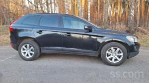Black Volvo XC60 2009 in Riga, with an engine capacity of 2.40 L and mileage of 300 thousand km for 6500 €, photo 4 on AUTOMOTO.COM.LV
