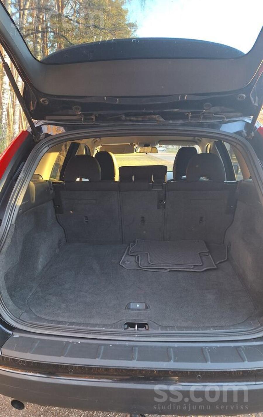 Black Volvo XC60 2009 in Riga, with an engine capacity of 2.40 L and mileage of 300 thousand km for 6500 €, photo 7 on AUTOMOTO.COM.LV