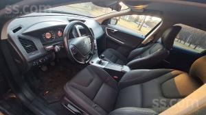 Black Volvo XC60 2009 in Riga, with an engine capacity of 2.40 L and mileage of 300 thousand km for 6500 €, photo 8 on AUTOMOTO.COM.LV