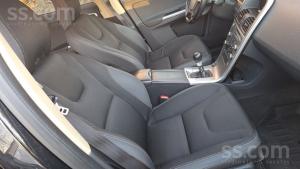 Black Volvo XC60 2009 in Riga, with an engine capacity of 2.40 L and mileage of 300 thousand km for 6500 €, photo 9 on AUTOMOTO.COM.LV