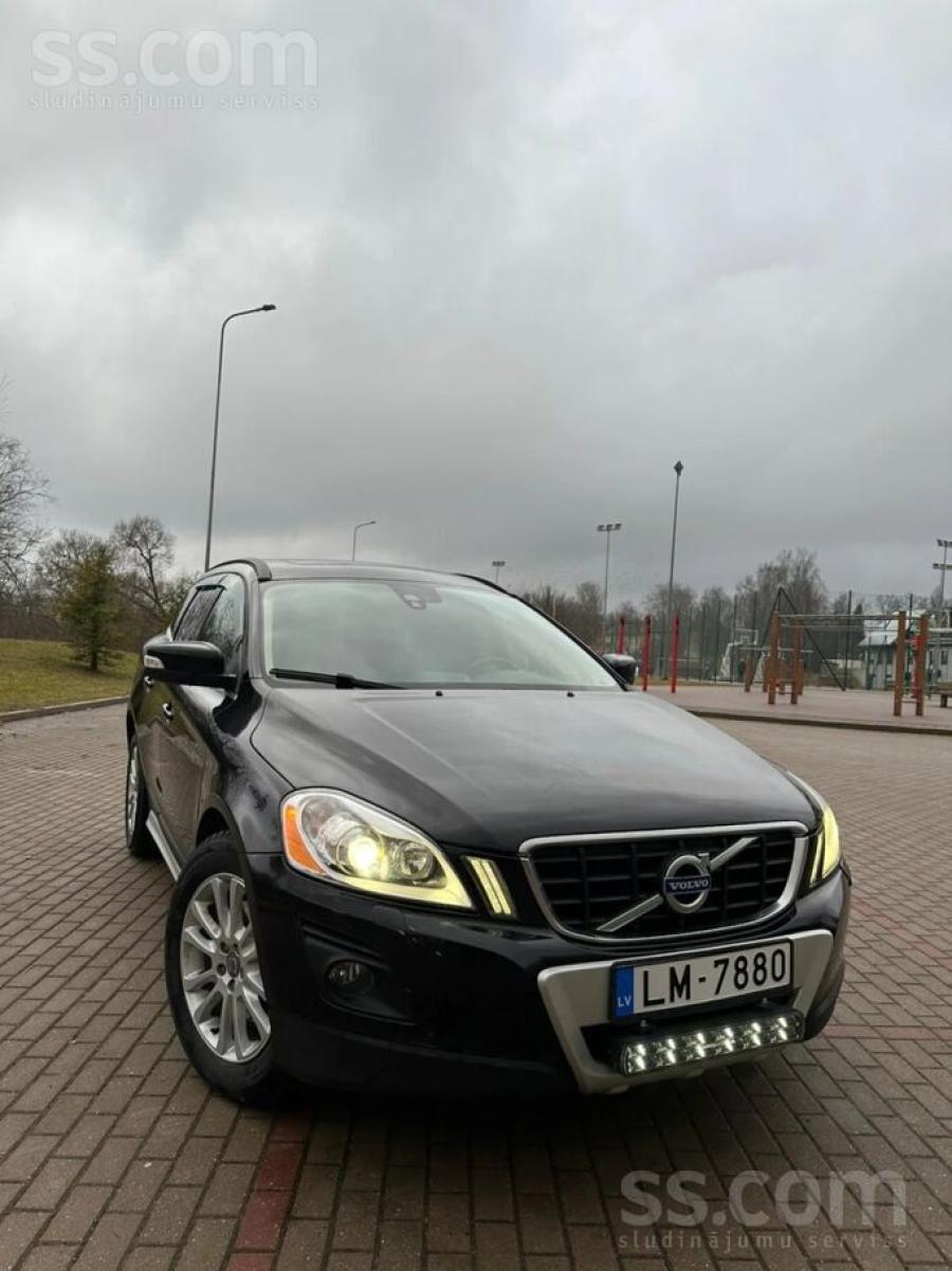 Black Volvo XC60 2009 in Valmiera, with an engine capacity of 2.40 L and mileage of 278 thousand km for 7250 €, photo 1 on AUTOMOTO.COM.LV