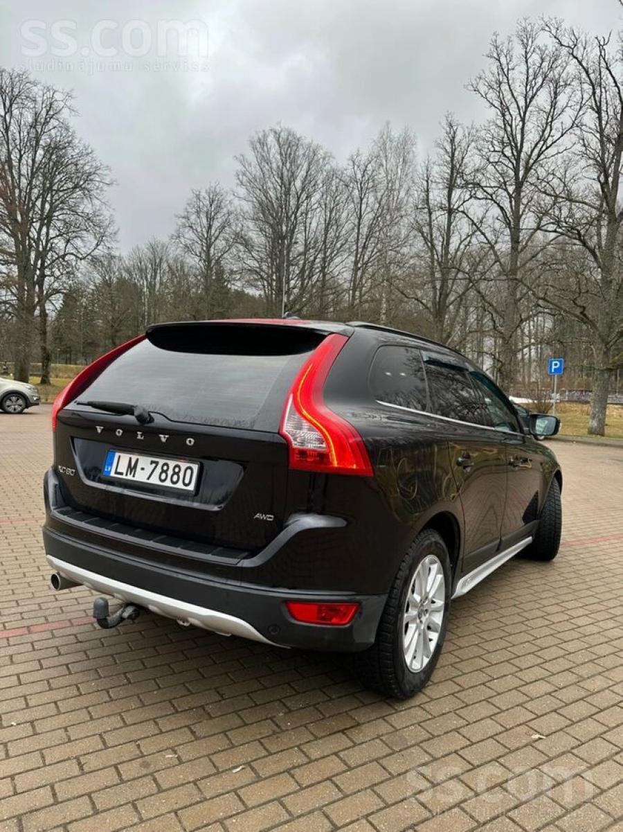 Black Volvo XC60 2009 in Valmiera, with an engine capacity of 2.40 L and mileage of 278 thousand km for 7250 €, photo 4 on AUTOMOTO.COM.LV