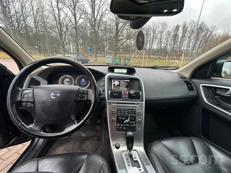 Black Volvo XC60 2009 in Valmiera, with an engine capacity of 2.40 L and mileage of 278 thousand km for 7250 €, photo 5 on AUTOMOTO.COM.LV