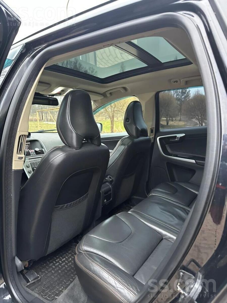 Black Volvo XC60 2009 in Valmiera, with an engine capacity of 2.40 L and mileage of 278 thousand km for 7250 €, photo 6 on AUTOMOTO.COM.LV