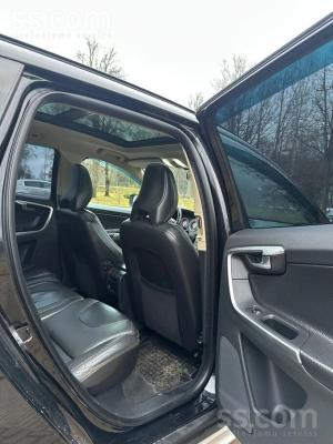 Black Volvo XC60 2009 in Valmiera, with an engine capacity of 2.40 L and mileage of 278 thousand km for 7250 €, photo 7 on AUTOMOTO.COM.LV