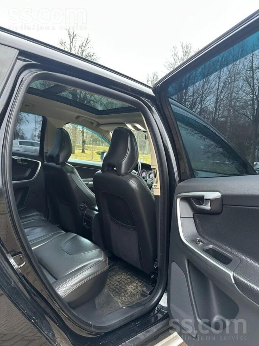 Black Volvo XC60 2009 in Valmiera, with an engine capacity of 2.40 L and mileage of 278 thousand km for 7250 €, photo 7 on AUTOMOTO.COM.LV