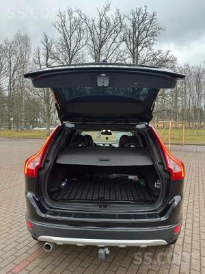 Black Volvo XC60 2009 in Valmiera, with an engine capacity of 2.40 L and mileage of 278 thousand km for 7250 €, photo 8 on AUTOMOTO.COM.LV