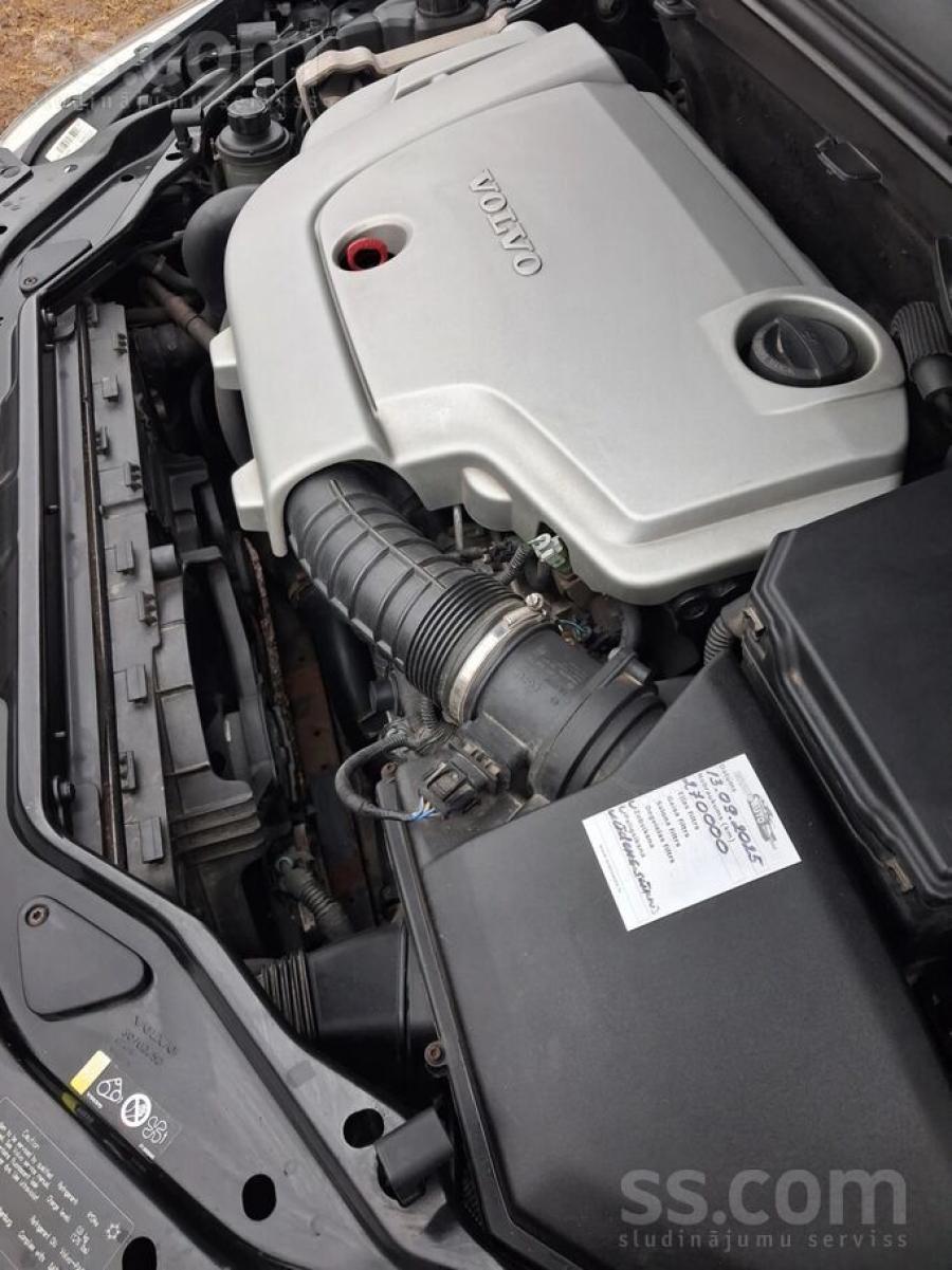 Black Volvo XC60 2009 in Valmiera, with an engine capacity of 2.40 L and mileage of 278 thousand km for 7250 €, photo 9 on AUTOMOTO.COM.LV
