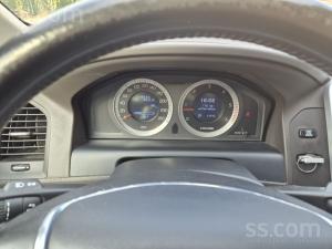 Black Volvo XC60 2009 in Dobele, with an engine capacity of 2.40 L and mileage of 279 thousand km for 7350 €, photo 5 on AUTOMOTO.COM.LV